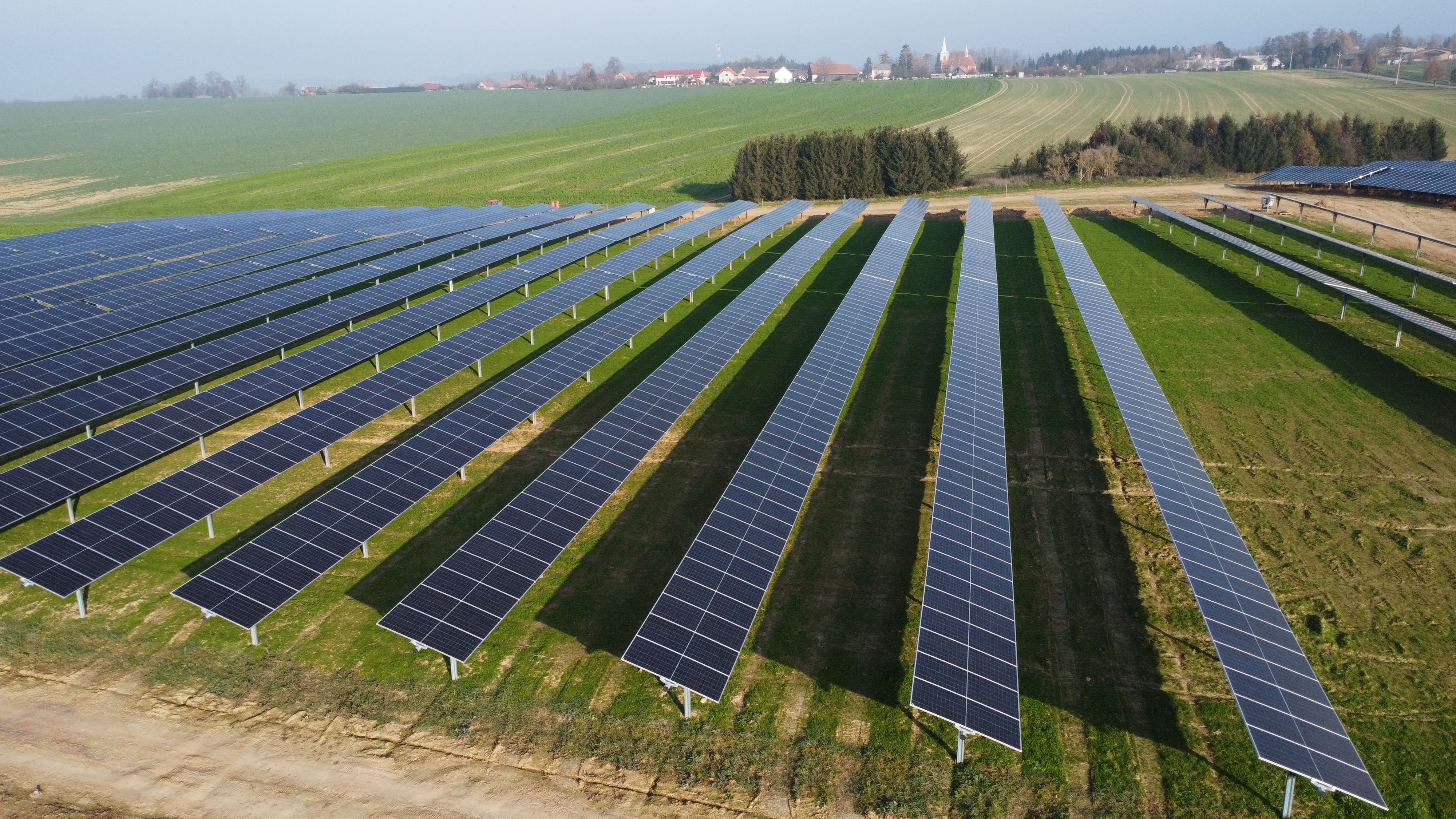 Intelligent Solar Tracking: How PV Trackers Operate